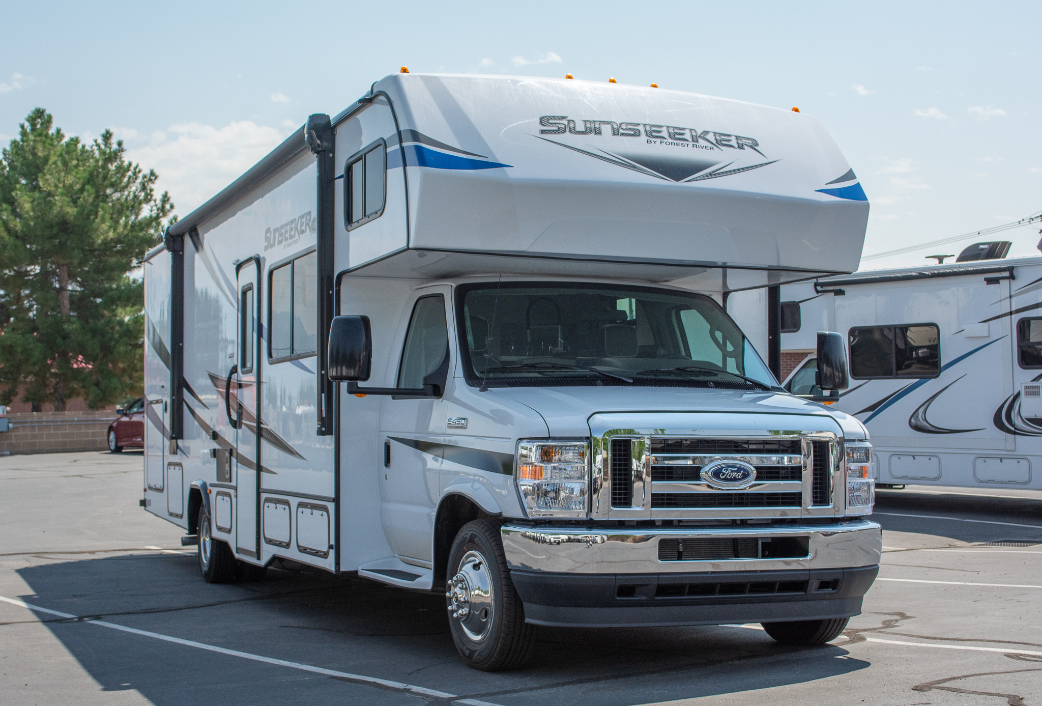 SUNSEEKER (3270S) 32' MOTORHOME - Utah RV Rentals